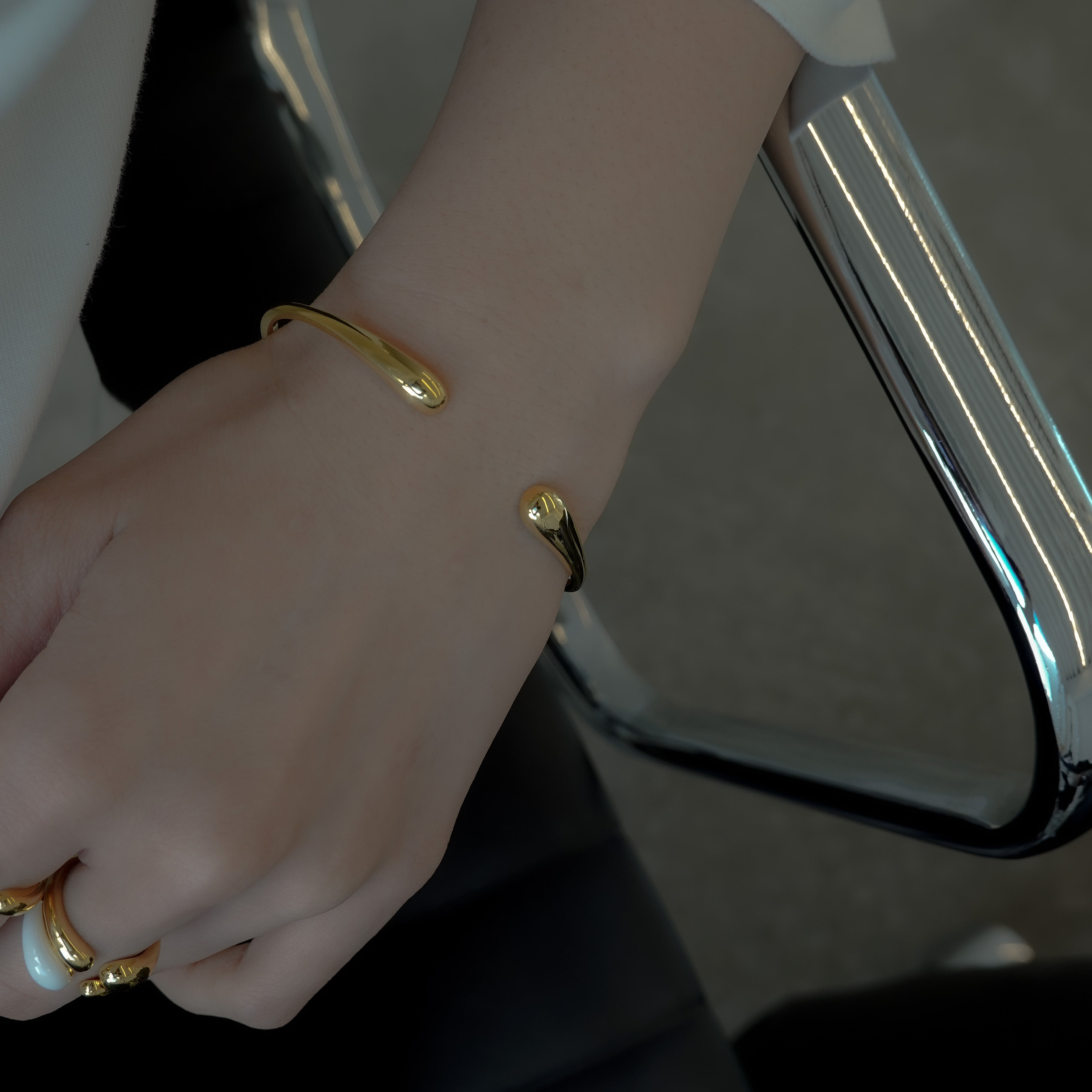 SOLID PEBBLE CUFF – unigem