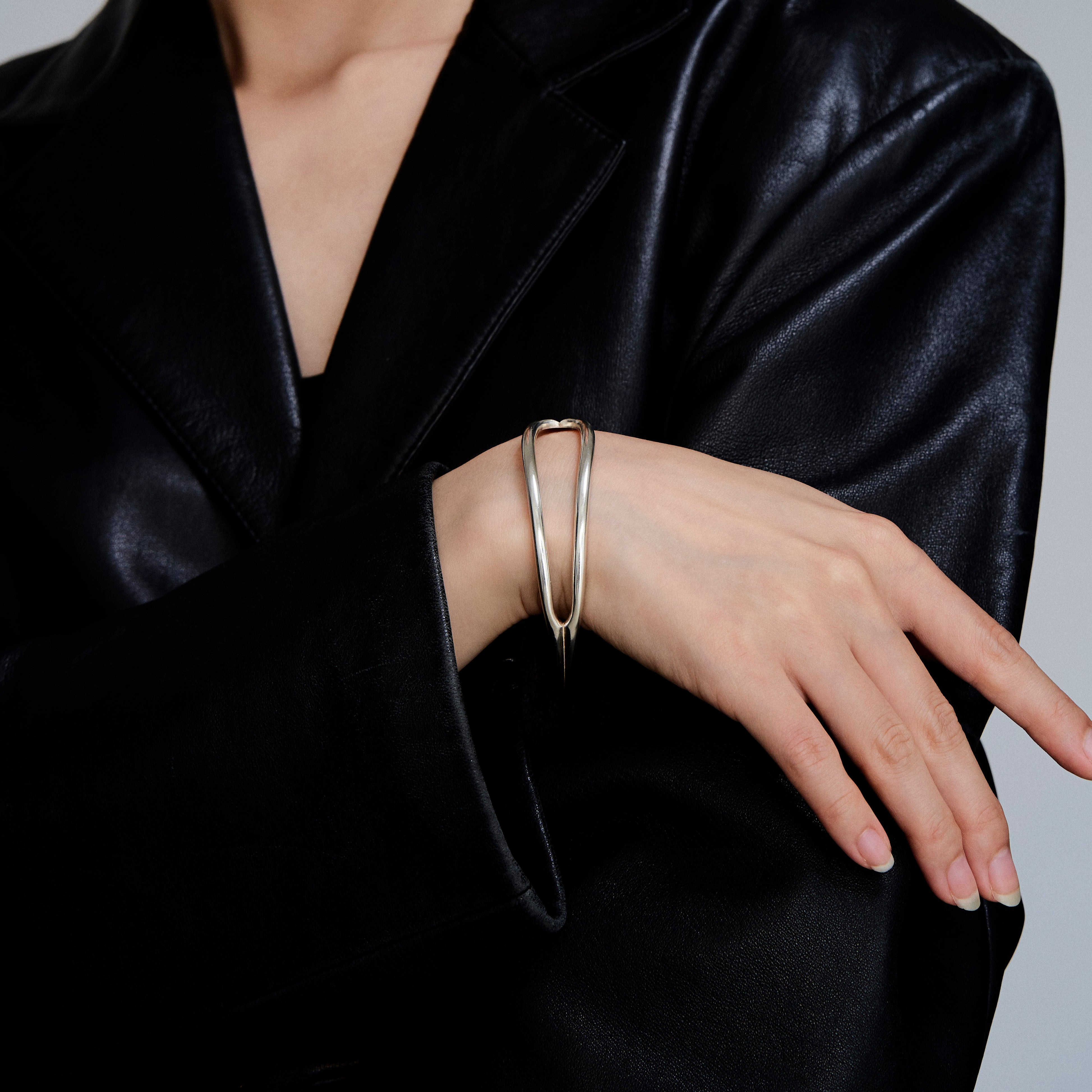 【メーカー直送】MAR.03 Flow Bangle – unigem