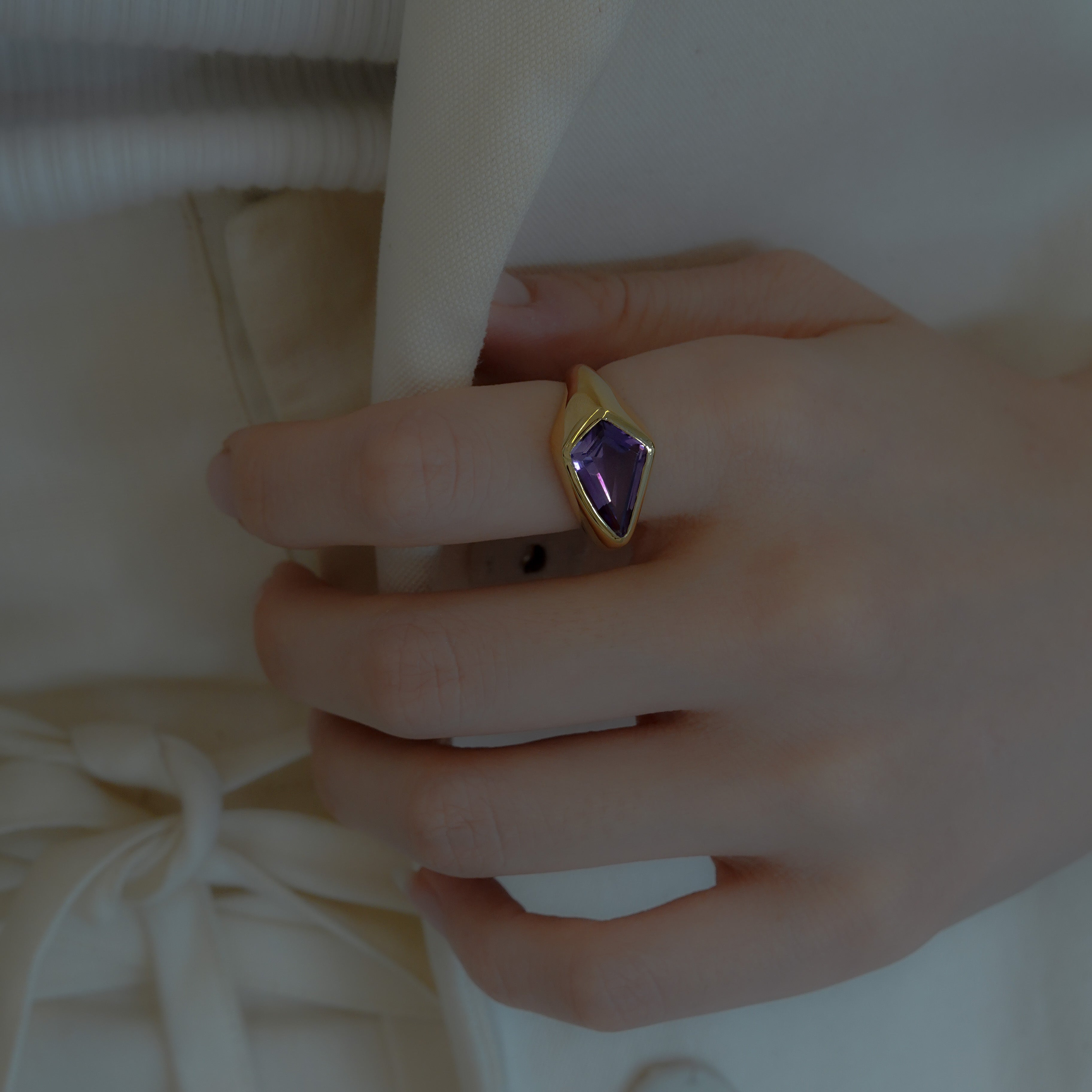 Signature Amorphous Ring Big - Amethyst – unigem